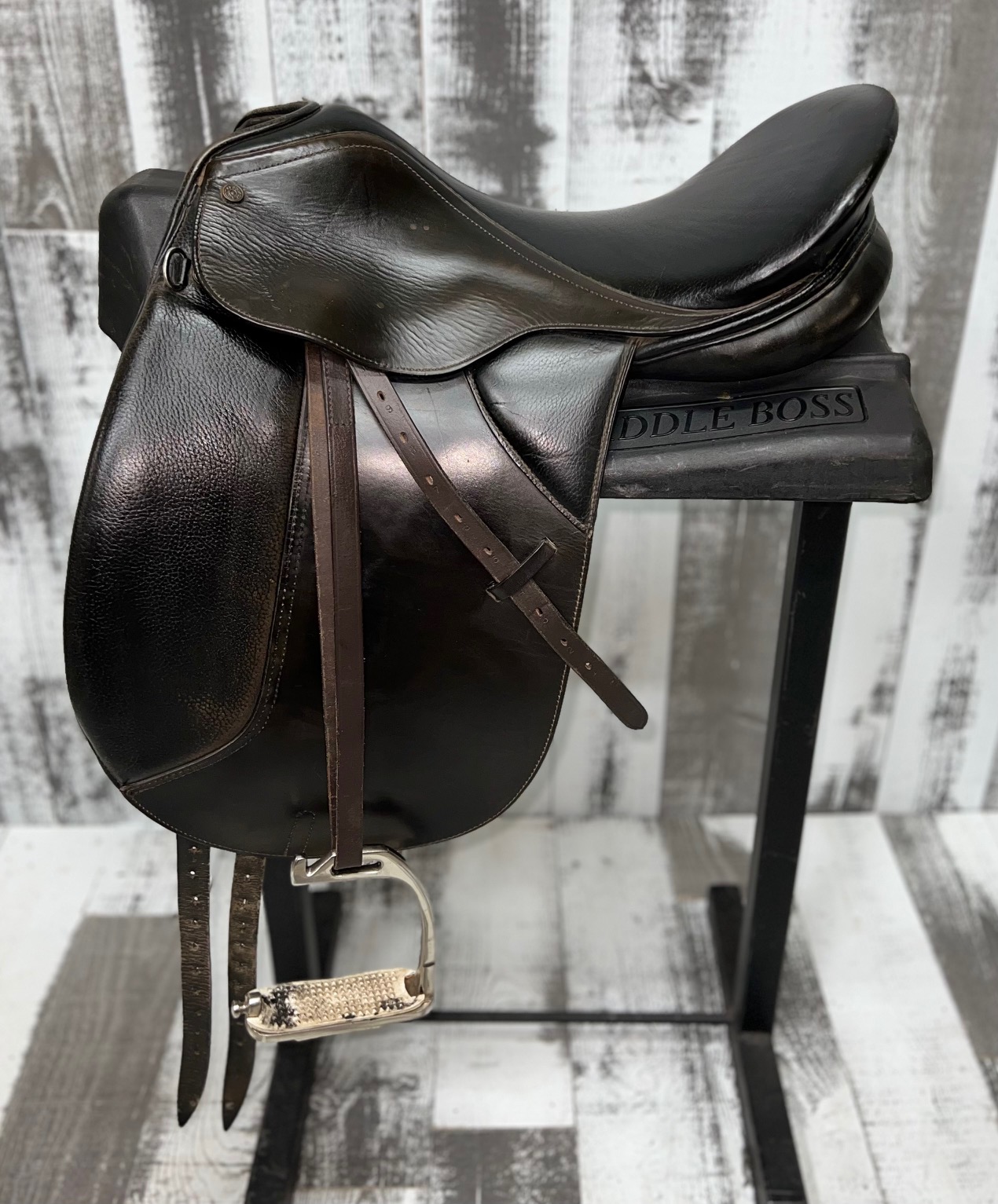 Used 17.5” Collegiate English Saddle – Jopps Tack